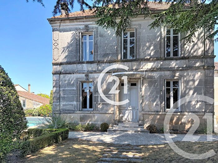 Maison 6 pièces à Châteaubernard, à vendre