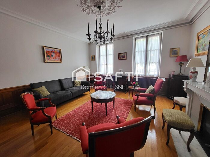 Maison 8 pièces à vendre à Saint-Amand-Montrond