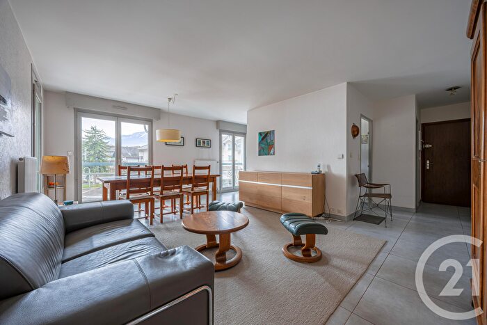 Appartement à vendre - Challes-les-Eaux - 4 pièces - 3 chambres