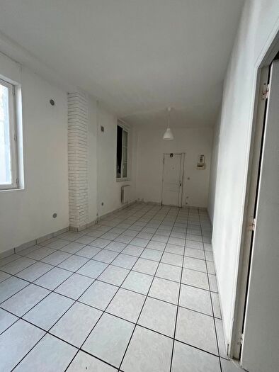 Appartement à louer - Ivry-sur-Seine, Petit Ivry - 1 pièce