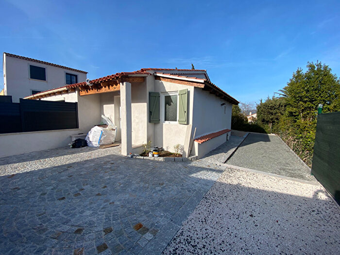 Maison à vendre - Roquebrune-sur-Argens, Village - 2 pièces - 1 chambre