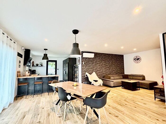 Maison 4 pièces à louer à Fendeille