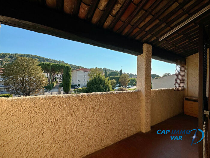 Appartement à louer - Le Beausset - 4 pièces - 3 chambres