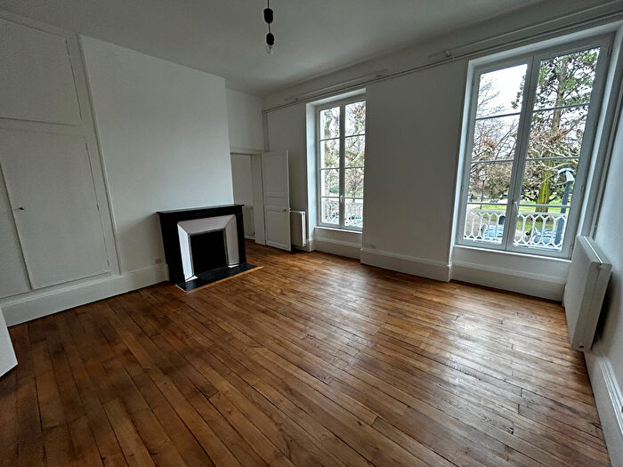 Moulins, Gare, Champins : Appartement 3 pièces à louer
