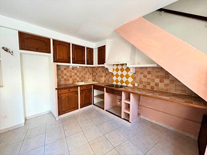 Saint-Maximin-la-Sainte-Baume, Centre-ville : Maison 3 pièces à louer