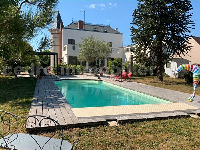 Maison à vendre - Saint-Pryvé-Saint-Mesmin - 6 pièces - 4 chambres