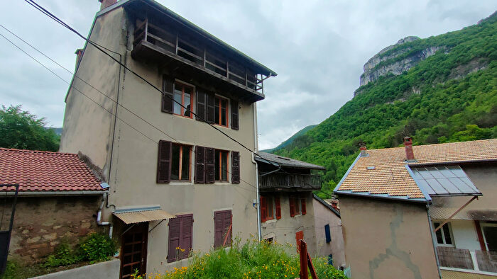 Maison à vendre - Tenay - 8 pièces - 4 chambres