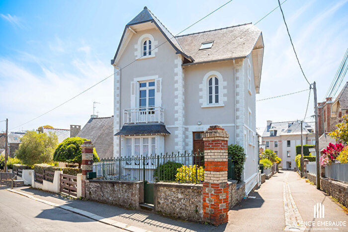 Maison 6 pièces à Dinard, Centre-ville, Plage de l'Ecluse, Pointe du Moulinet, à vendre