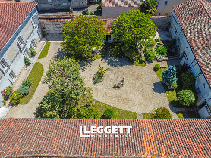 Maison 9 pièces à vendre à Douzat