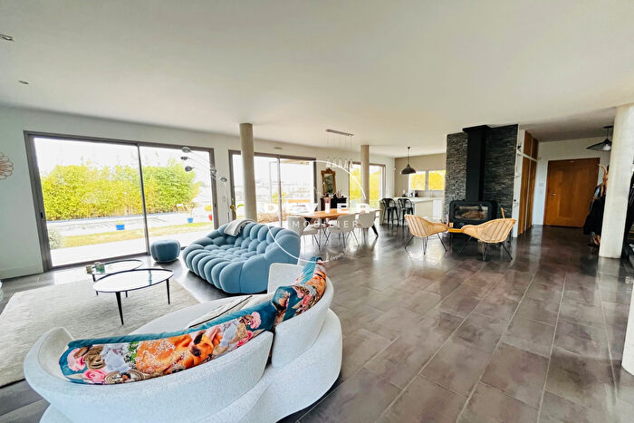 Maison à vendre - Saint-Geniès-des-Mourgues - 5 pièces - 3 chambres