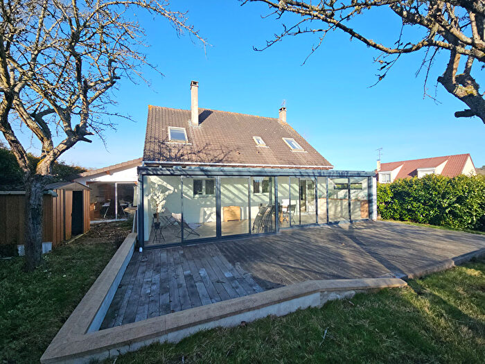 Maison à vendre - Saint-Arnoult-en-Yvelines - 8 pièces - 5 chambres