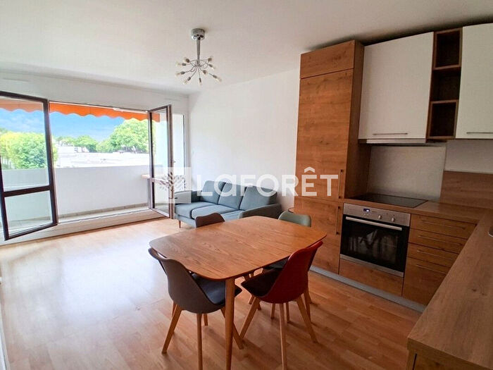 Vitry-sur-Seine, Centre-ville : Appartement 3 pièces à louer