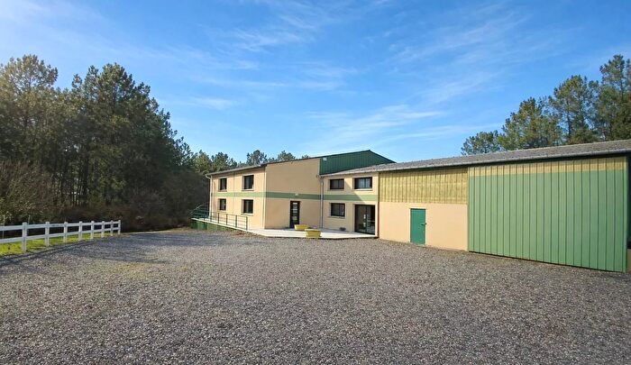 Maison à vendre - Montguyon - 5 pièces - 3 chambres