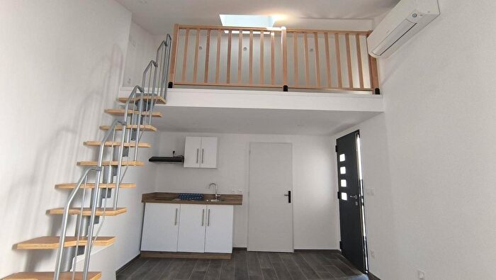 Appartement à louer - Cortelin-Le Bourg-Taisey, Saint-Rémy - 2 pièces - 1 chambre