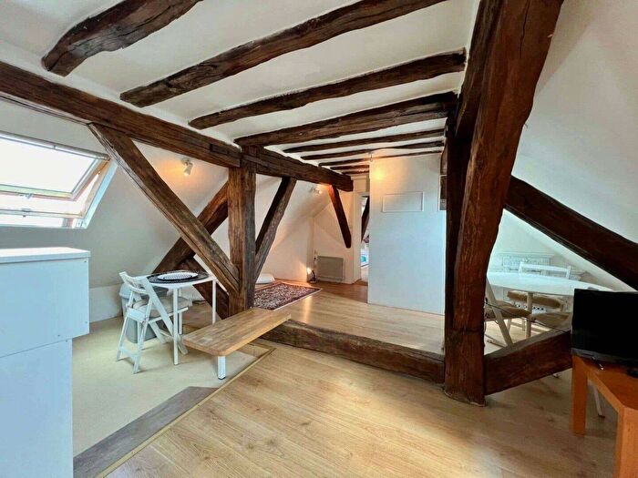 Sainte Avoie, Paris 3ème arrondissement : Appartement 1 pièce à louer