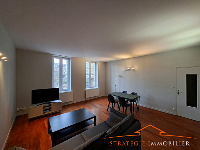 Appartement à louer - Chalon-sur-Saône, Centre-ville - 4 pièces - 3 chambres