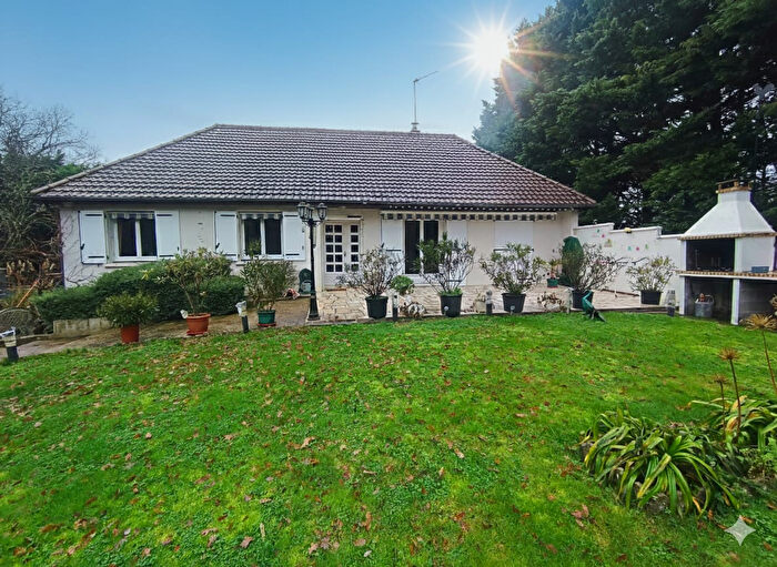 Maison à vendre - Truyes - 4 pièces - 3 chambres
