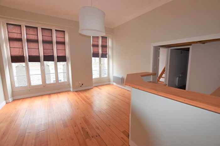 Appartement à louer - Pau, Centre-ville - 2 pièces - 1 chambre