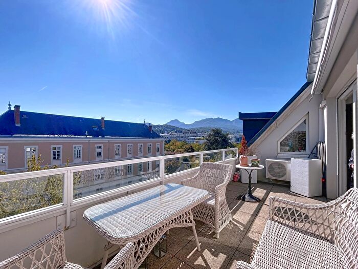 Appartement à vendre - Chambéry, Centre-ville - 5 pièces - 2 chambres