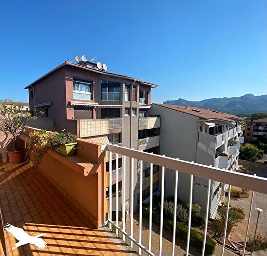 Appartement à louer - Pin Vert, Aubagne - 3 pièces - 2 chambres