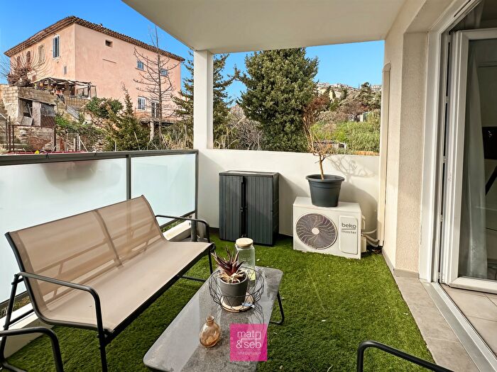 Appartement à vendre - Marseille e , Saint-Henri - 2 pièces - 1 chambre