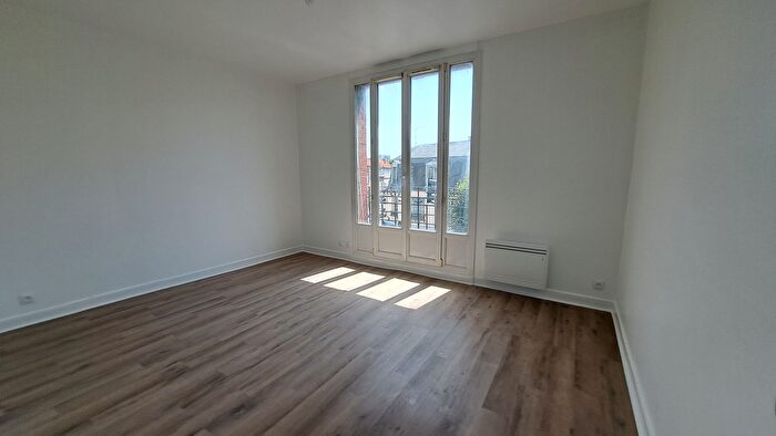 Appartement à louer - Villemomble, Centre-ville, Orangerie - 2 pièces - 1 chambre