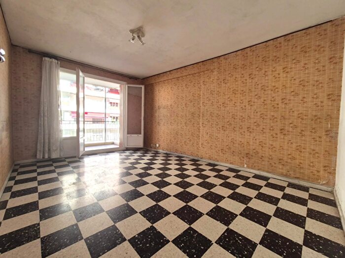 Appartement 3 pièces à Nice, Madeleine, à vendre