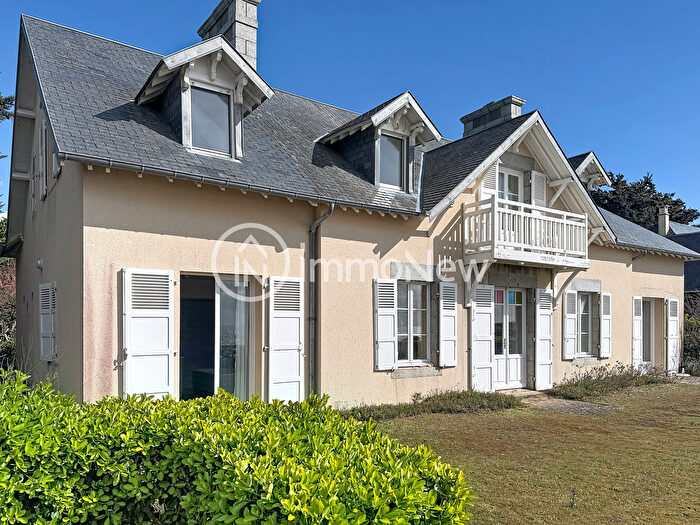 Maison à vendre - Jullouville - 9 pièces - 3 chambres