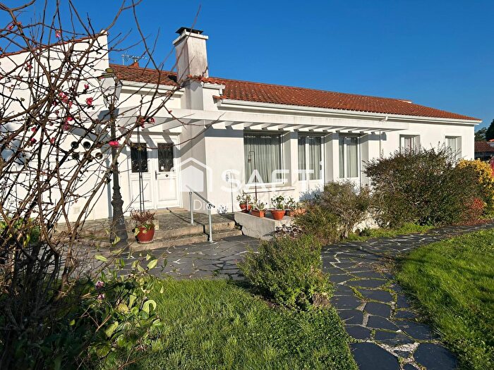 Maison à vendre - Beauvoir-sur-Mer - 12 pièces - 9 chambres