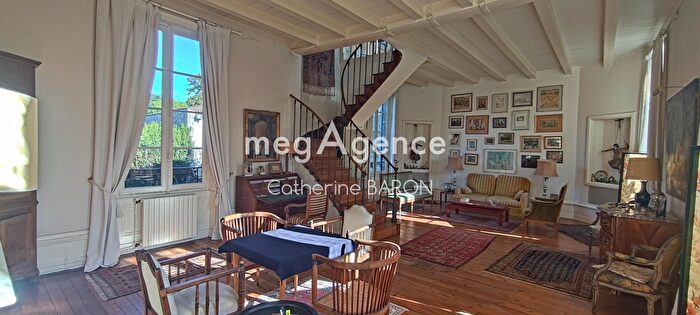 Maison à vendre - Cognac, Centre-ville, Gare - 7 pièces - 4 chambres