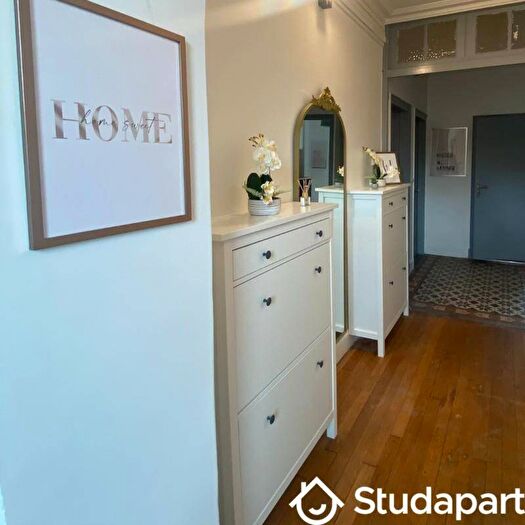 Appartement à louer - Rive de Seine Sud Est, Melun - 1 pièce - 1 chambre