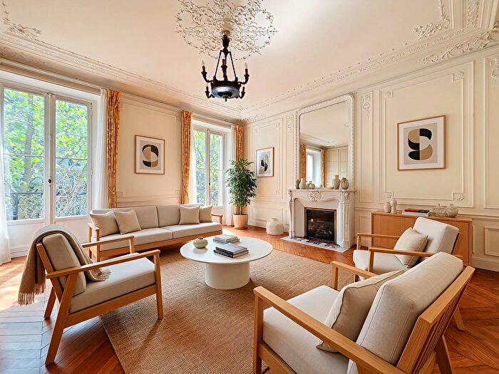 Paris 10ème, Saint-Vincent de Paul, Lariboisière : Appartement 6 pièces à vendre
