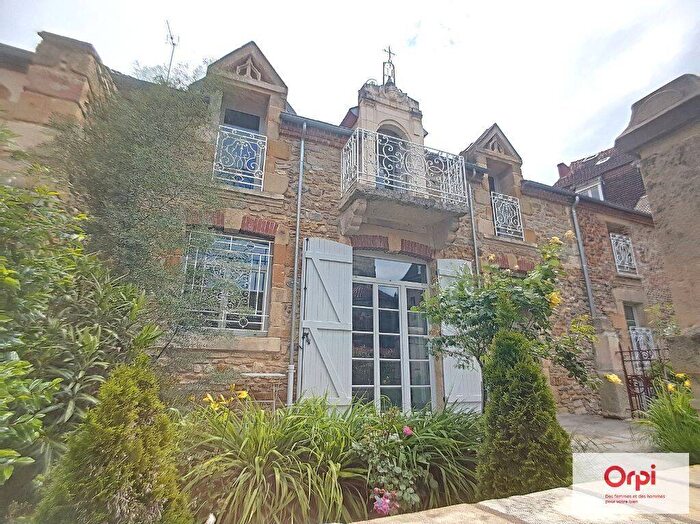Maison 5 pièces à louer à Cité Bretonnie-Chatelet-Favieres-Conches, Montluçon