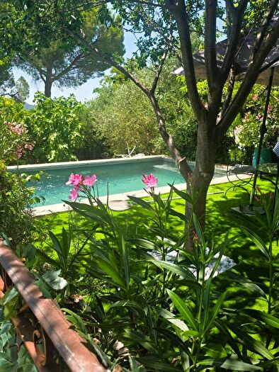 Maison à vendre - Apt - 5 pièces - 3 chambres