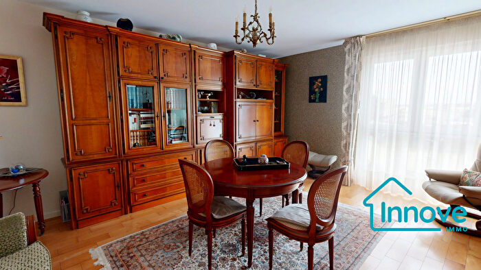 Appartement à vendre - Le Chesnay - 4 pièces - 3 chambres