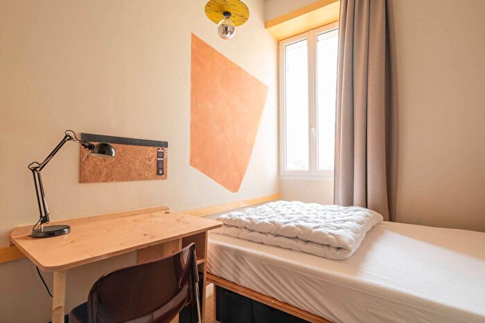 Appartement à louer - La Blancarde, Marseille ème arrondissement - 6 pièces - 6 chambres