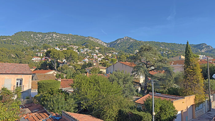 Maison à vendre - Toulon, Valbourdin - 5 pièces - 3 chambres