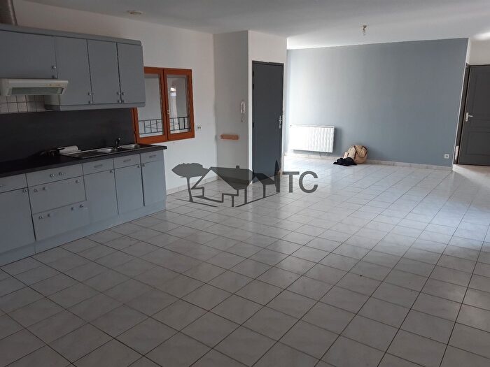 Appartement à louer - Les Vans - 5 pièces - 4 chambres