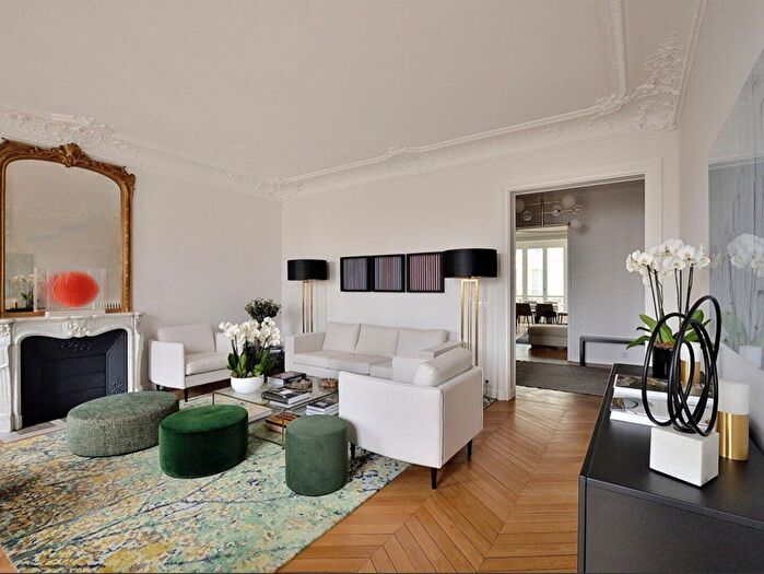 Appartement à louer - Porte Dauphine, Paris ème arrondissement - 6 pièces - 3 chambres