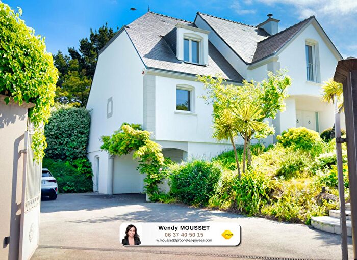 Maison 8 pièces à vendre à Theix