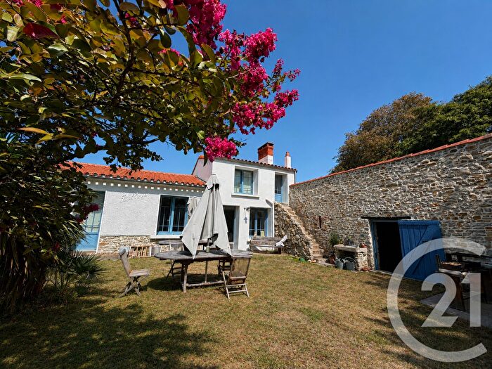 Le Bernard : Maison 8 pièces à vendre