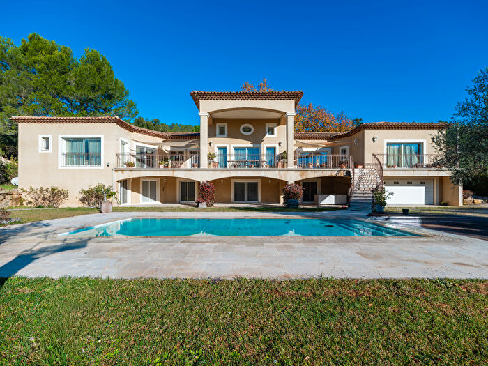 Maison 10 pièces à Le Val, à vendre