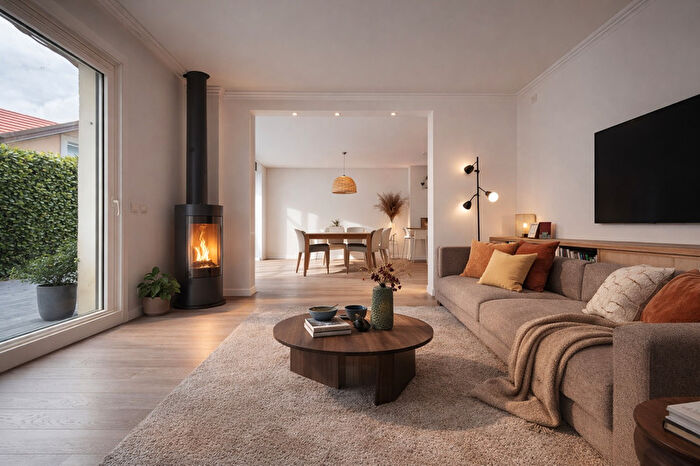 Maison à vendre - Prévessin-Moëns - 8 pièces - 4 chambres