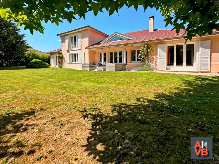 Maison 8 pièces à vendre à Bussy-Saint-Georges