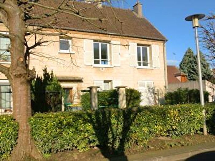 Appartement à louer - Saint-Maximin - 5 pièces - 4 chambres