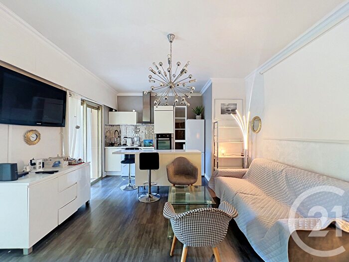 Appartement 1 pièce à Mandelieu-la-Napoule, Capitou, à louer