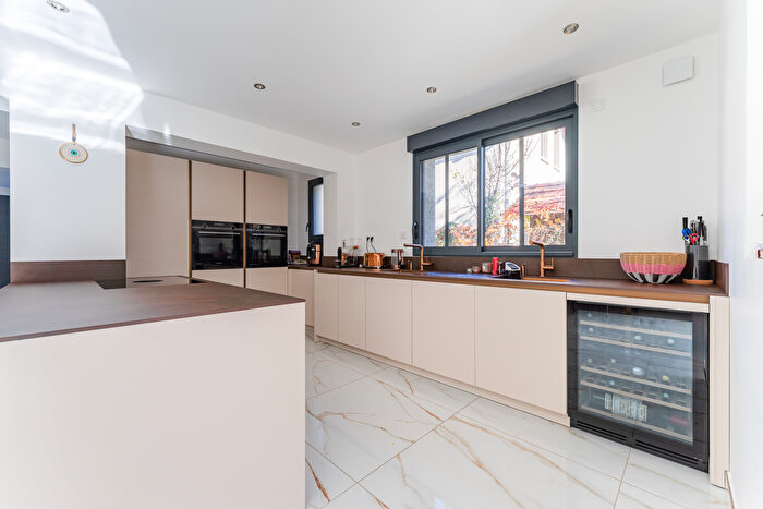 Maison à vendre - Villeurbanne - 7 pièces - 5 chambres