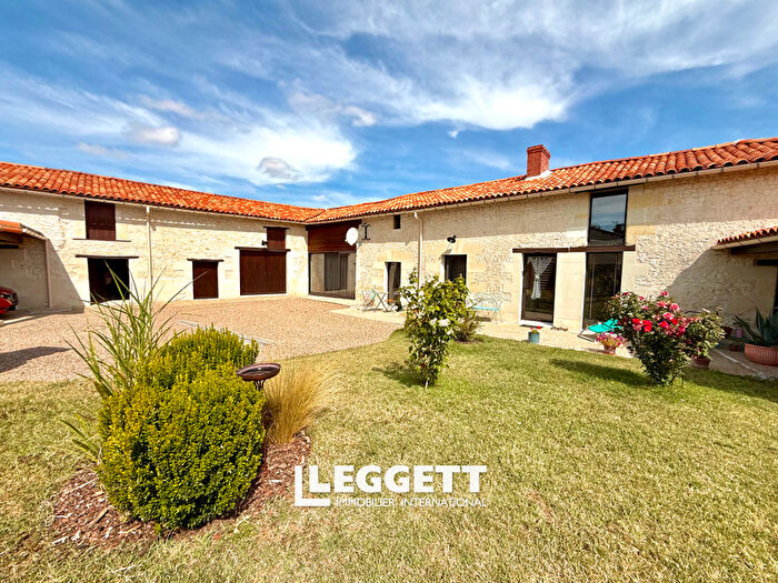 Maison 5 pièces à La Roche-Rigault, à vendre