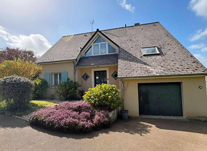 Maison à vendre - Saint-Berthevin - 8 pièces - 6 chambres