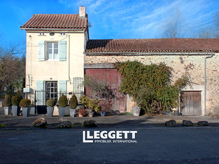 Maison à vendre - Montbron - 3 pièces - 1 chambre